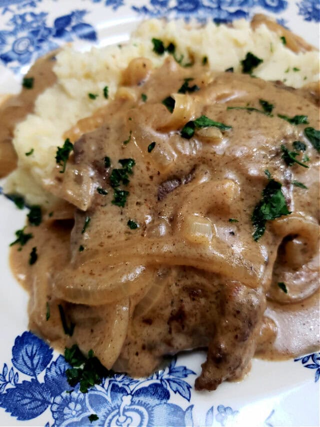 Tender Old Fashioned Beef Liver and Onions with Gravy Recipe - Julias ...