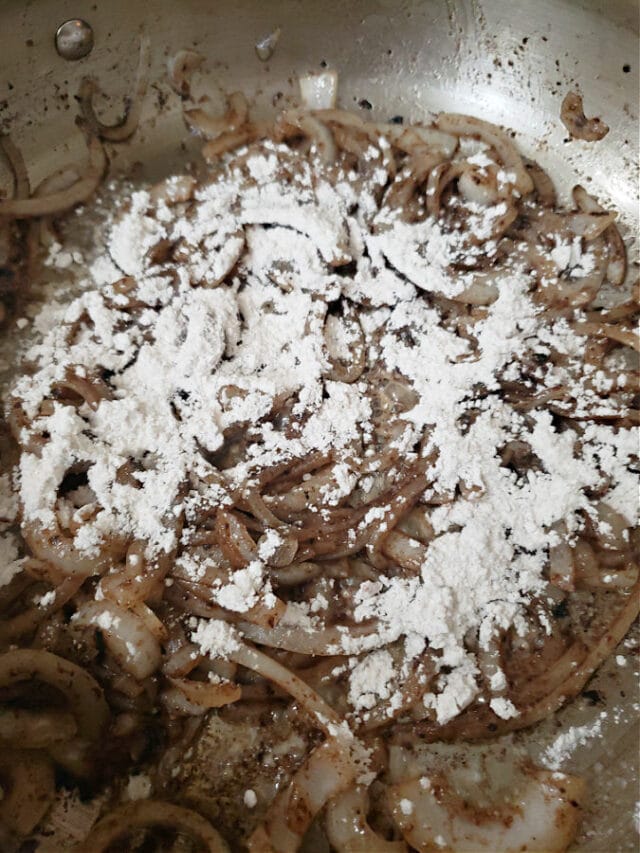 Tender Old Fashioned Beef Liver and Onions with Gravy Recipe - Julias ...